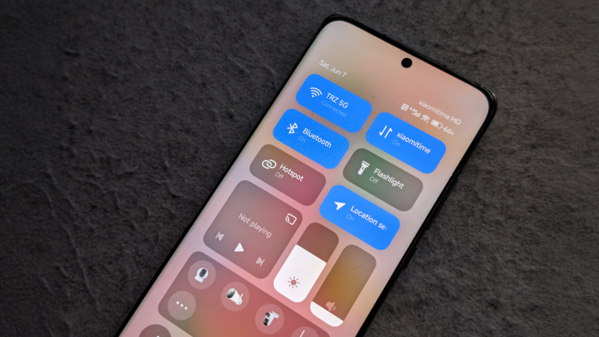 You Won't Believe How Easy It Is to Customize Your HyperOS Control Center!